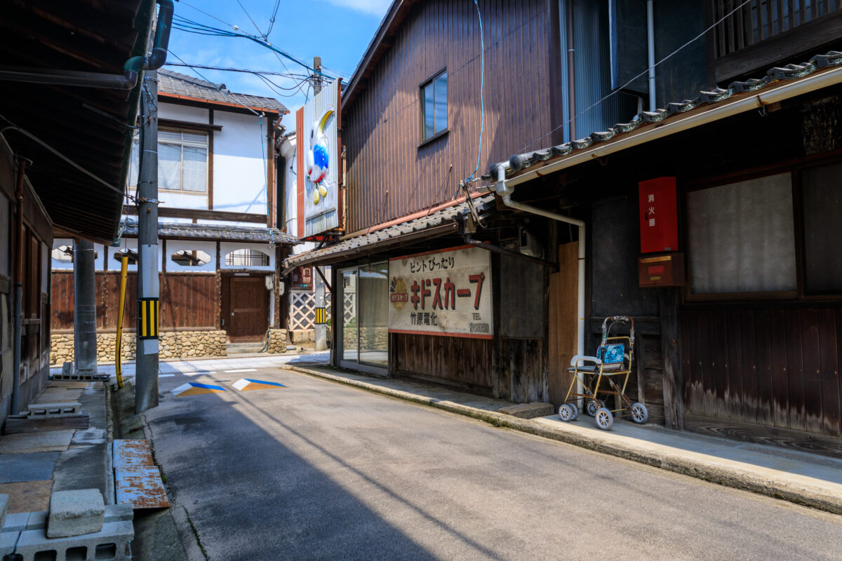 Historic Japanese Street in Takehara, Hiroshima Prefecture | Offbeat Japan