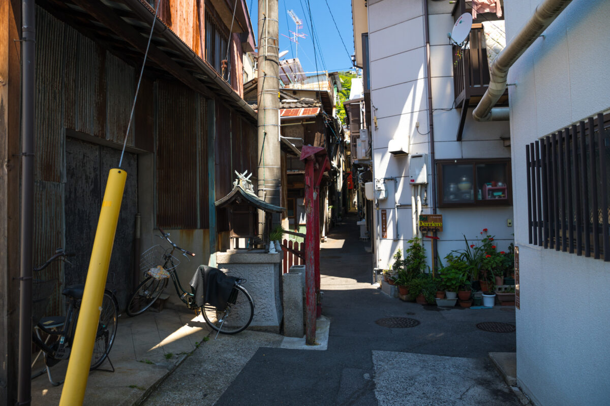 Historic Alleyway in Onomichi: Charm of Traditional Japan | Offbeat Japan